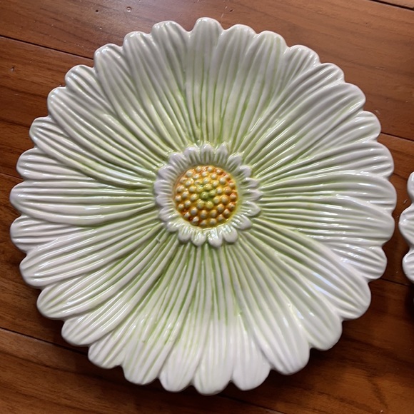 Dining | Floral Plates Set Of 2 Daisy Flower Dishes New | Poshmark